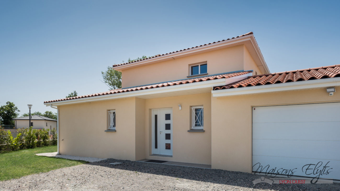 Villa traditionnelle Lyon ouest. 2 niveaux de toiture. 3 chambres+suite ...